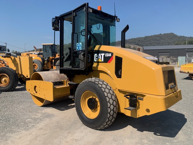 2011 Caterpillar CS44 - International Construction Equipment
