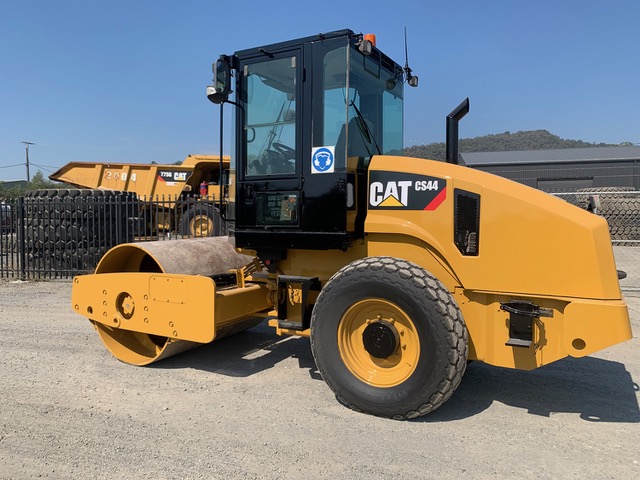 2011 Caterpillar CS44 - International Construction Equipment