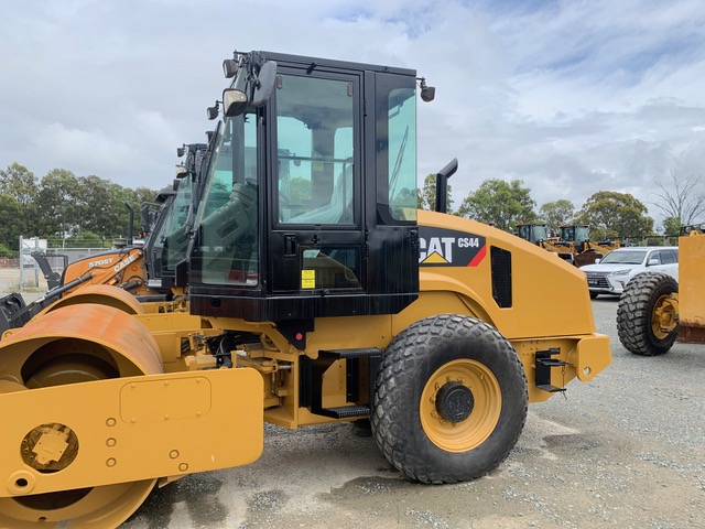 2011 Caterpillar CS44 - International Construction Equipment